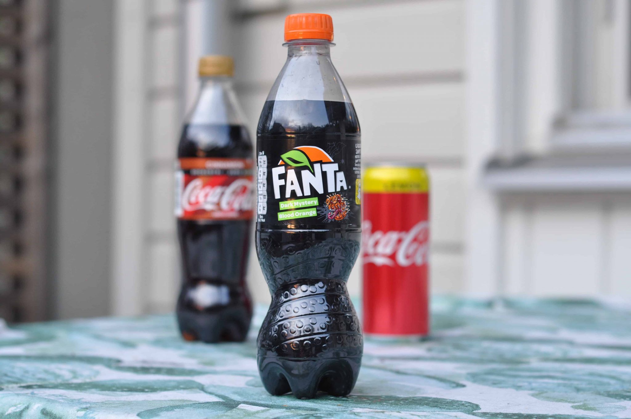 Nyhet: Fanta Dark Mystery Blood Orange & Coca-Cola Lemon - Sockerbiten